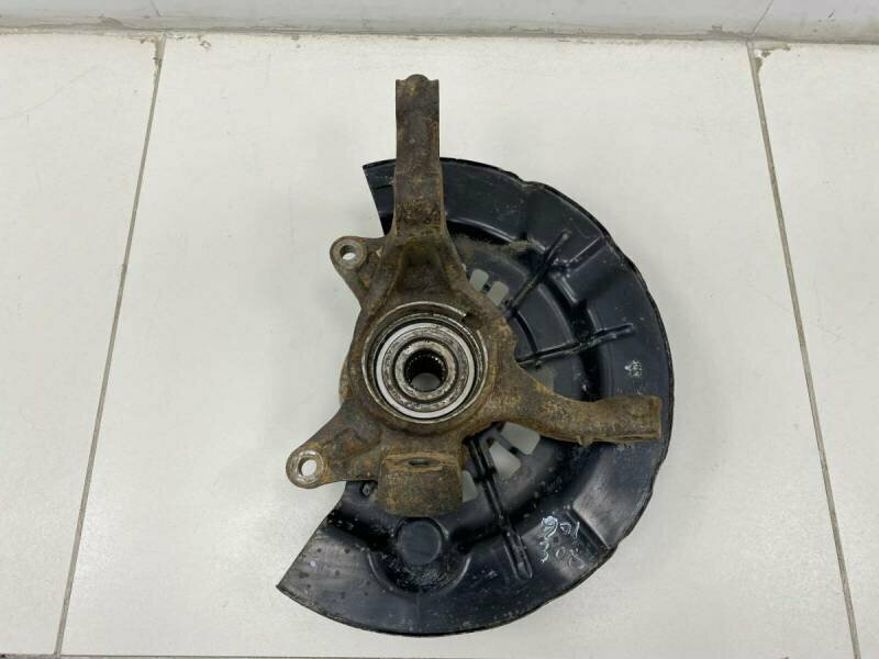 Кулак поворотный передний правый Toyota Camry V50 2011-2017