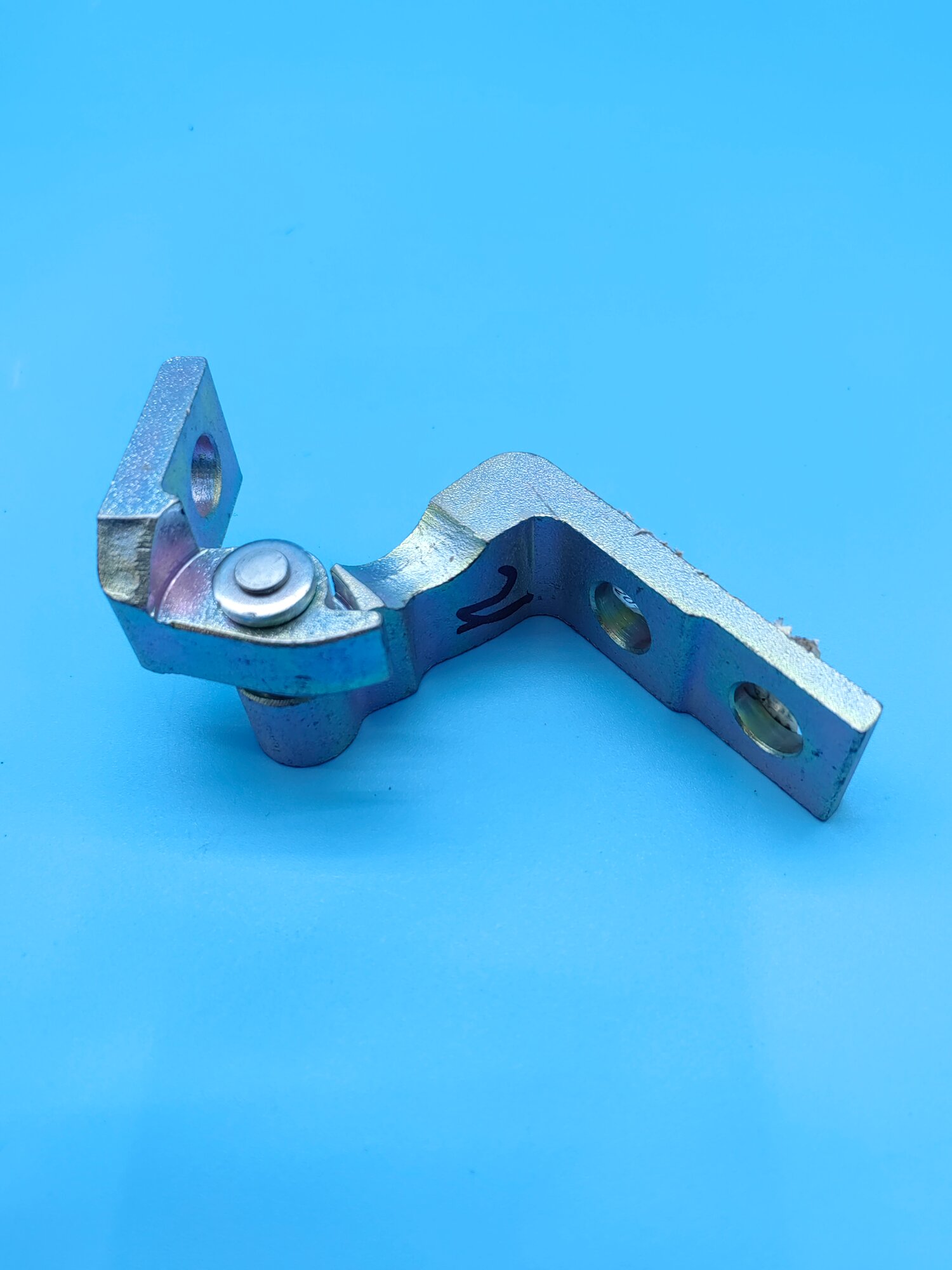 Changan Петля двери правой нижняя часть Changan Uni-K CD569F2701030801