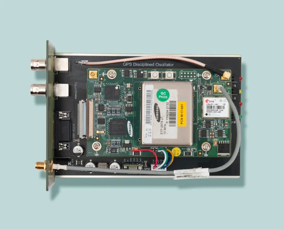 UCCM GPS Disciplined Oscillator, EU Plug — фото 1