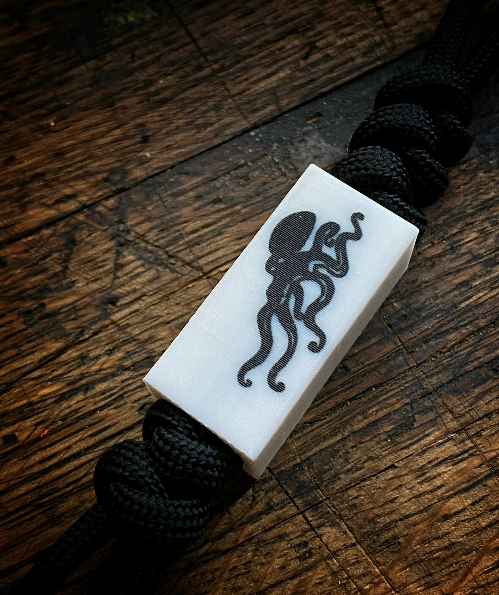 EDC темлячна бусина октопус