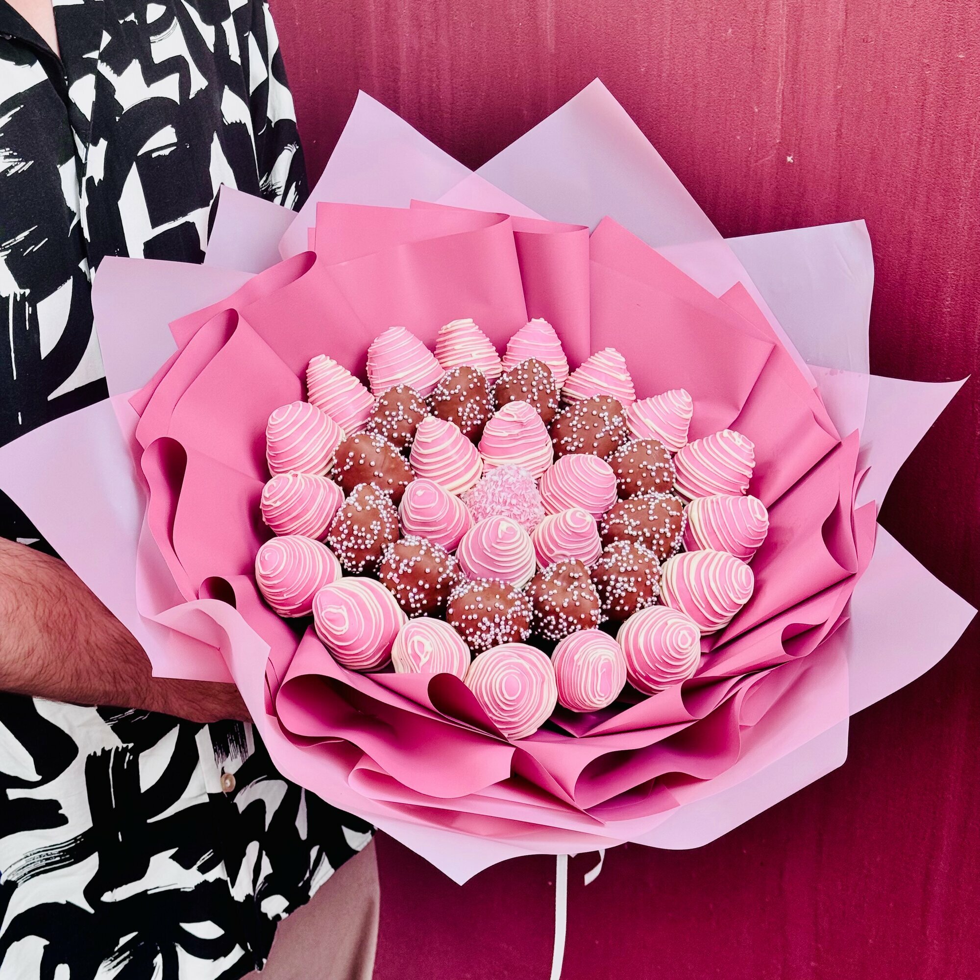 Букет из клубники в бельгийском шоколаде «For you» (36 ягод)