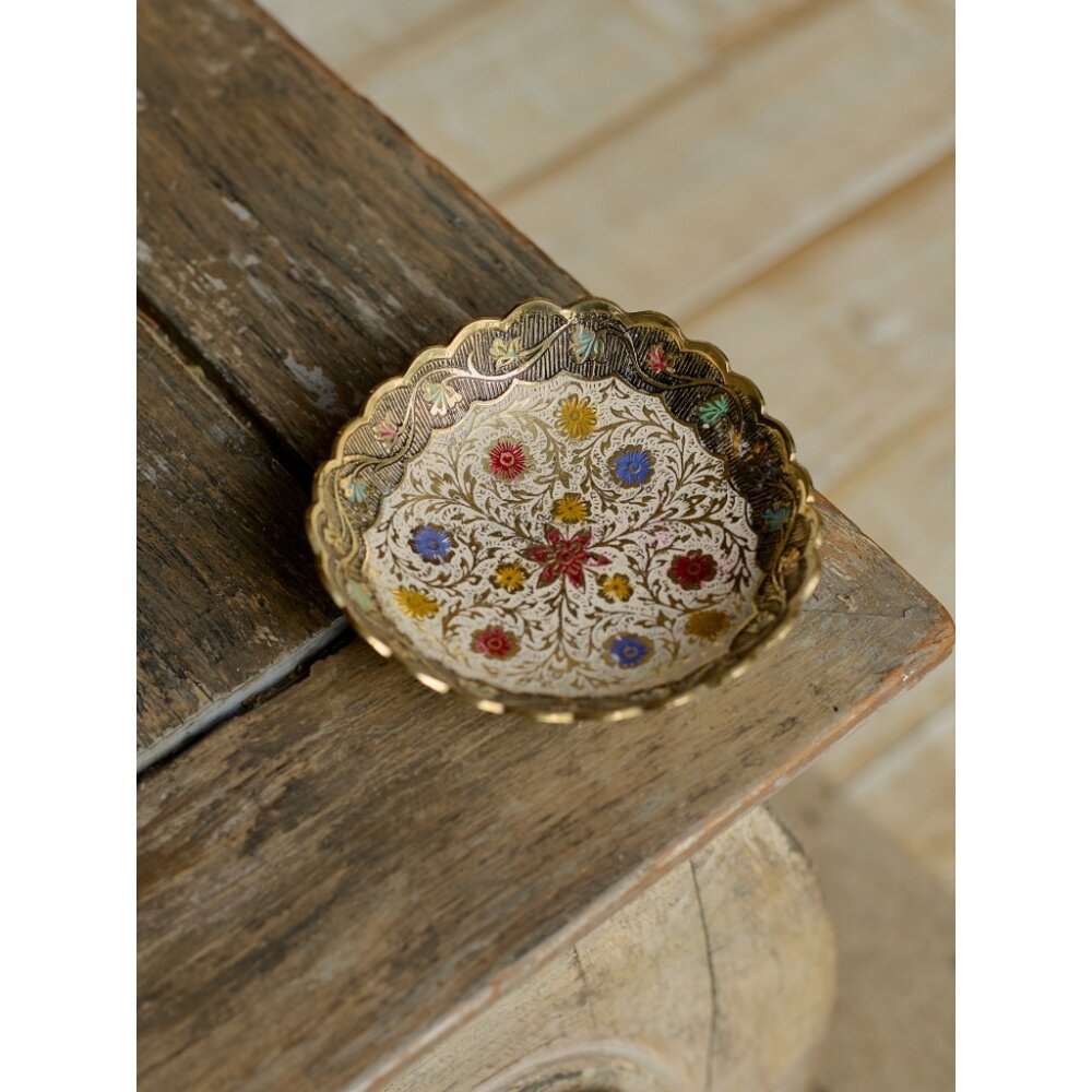 Индия Трейд BE-8711063 Конфетница белая середина цветная эмаль 4,75