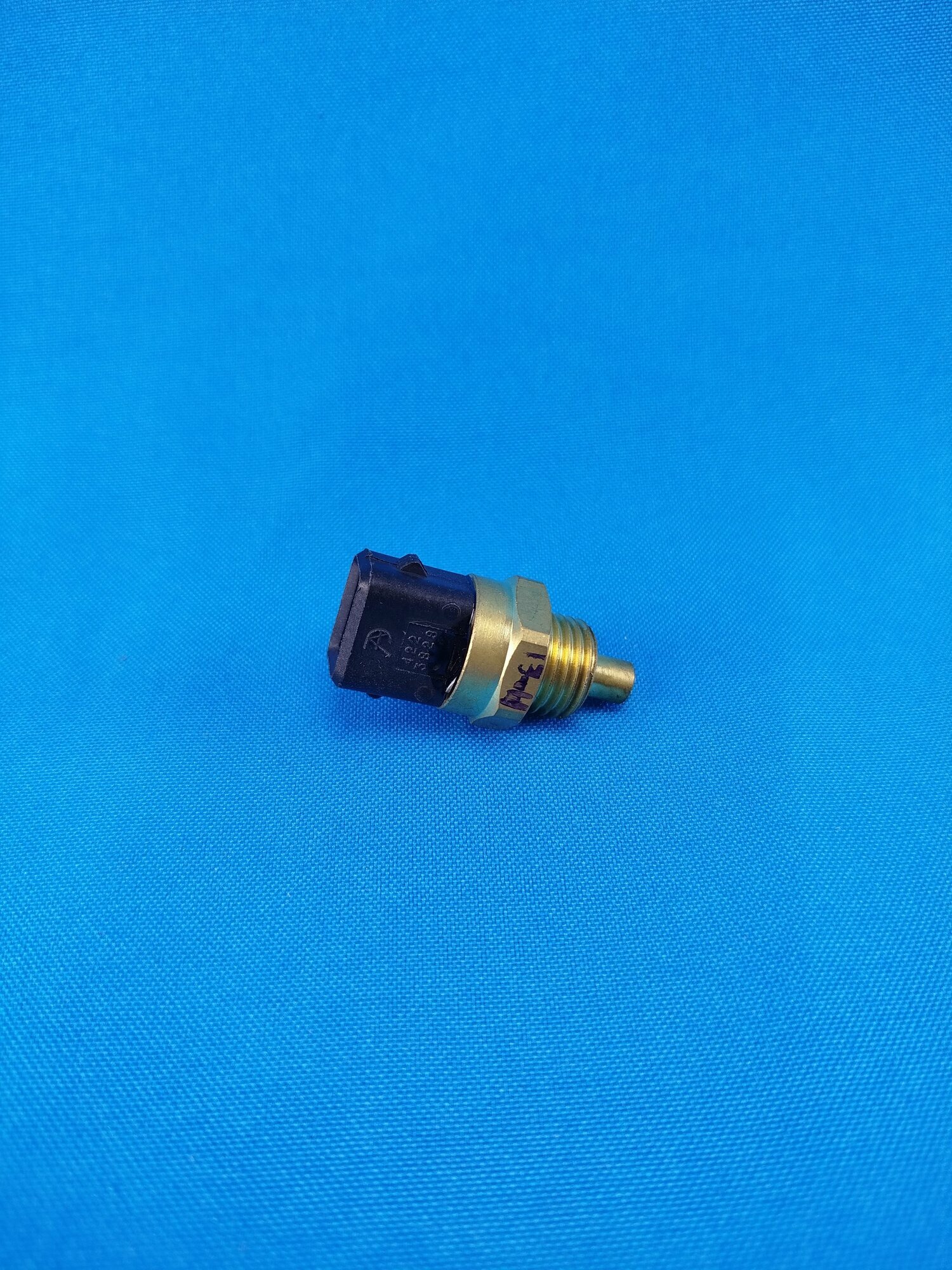 Датчик температуры "АвтоТрейд" для автомобилей КамАЗ, МАЗ, Урал (ПЖД 15.8106-15)