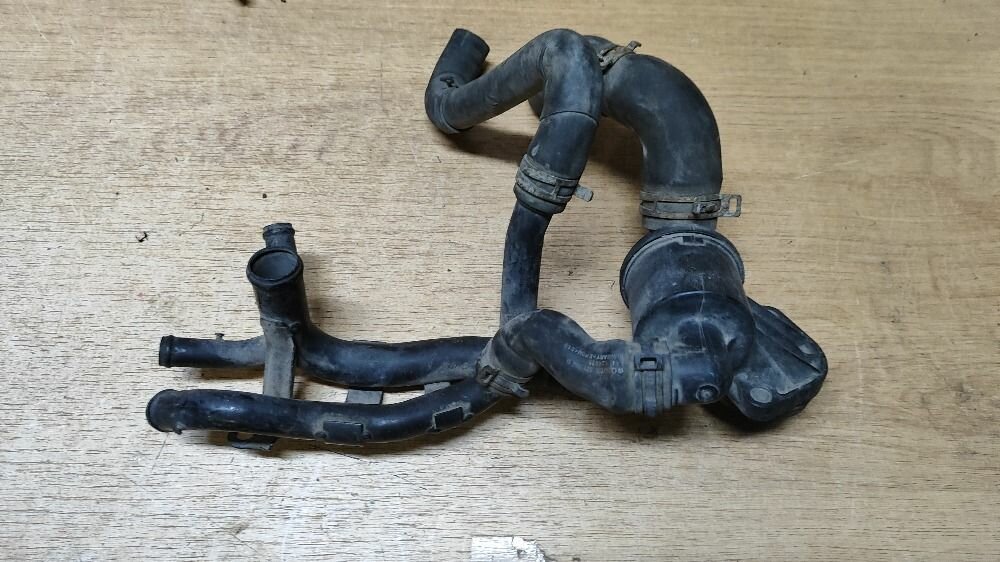 Трубка охлаждения с корпусом термостата VW Amarok 03L121049G