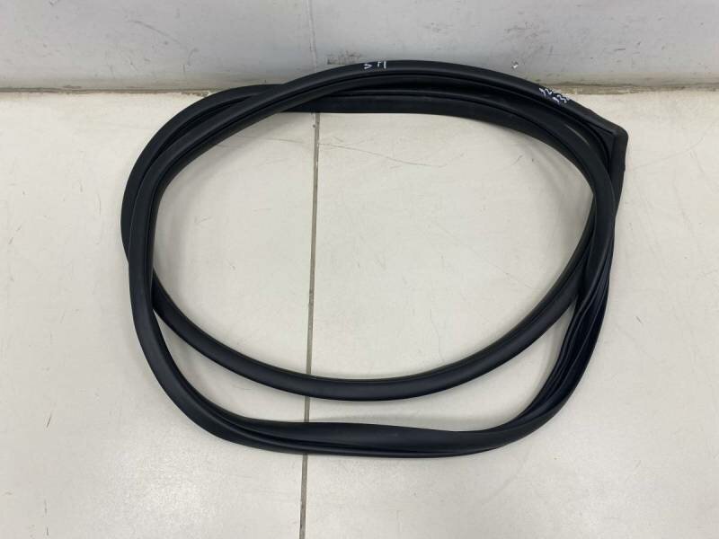 Уплотнитель проема двери задней правой Kia Optima 4 JF 2015 кат.номер: 83120D4000