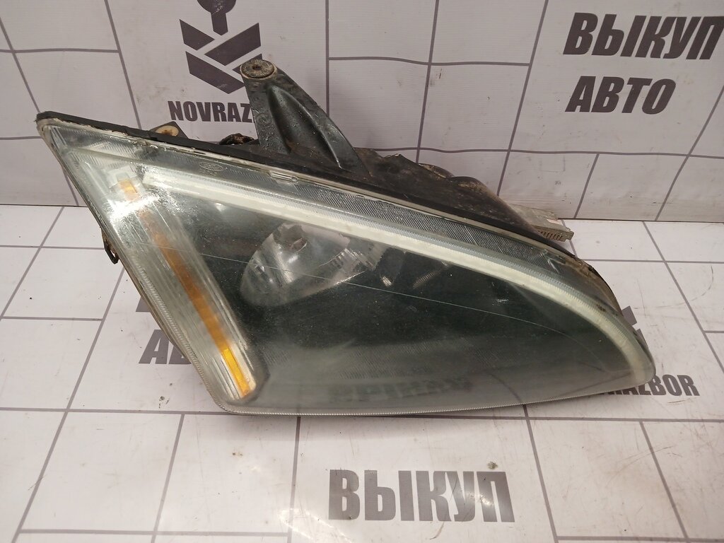 Фара правая Ford Focus 2 05-08