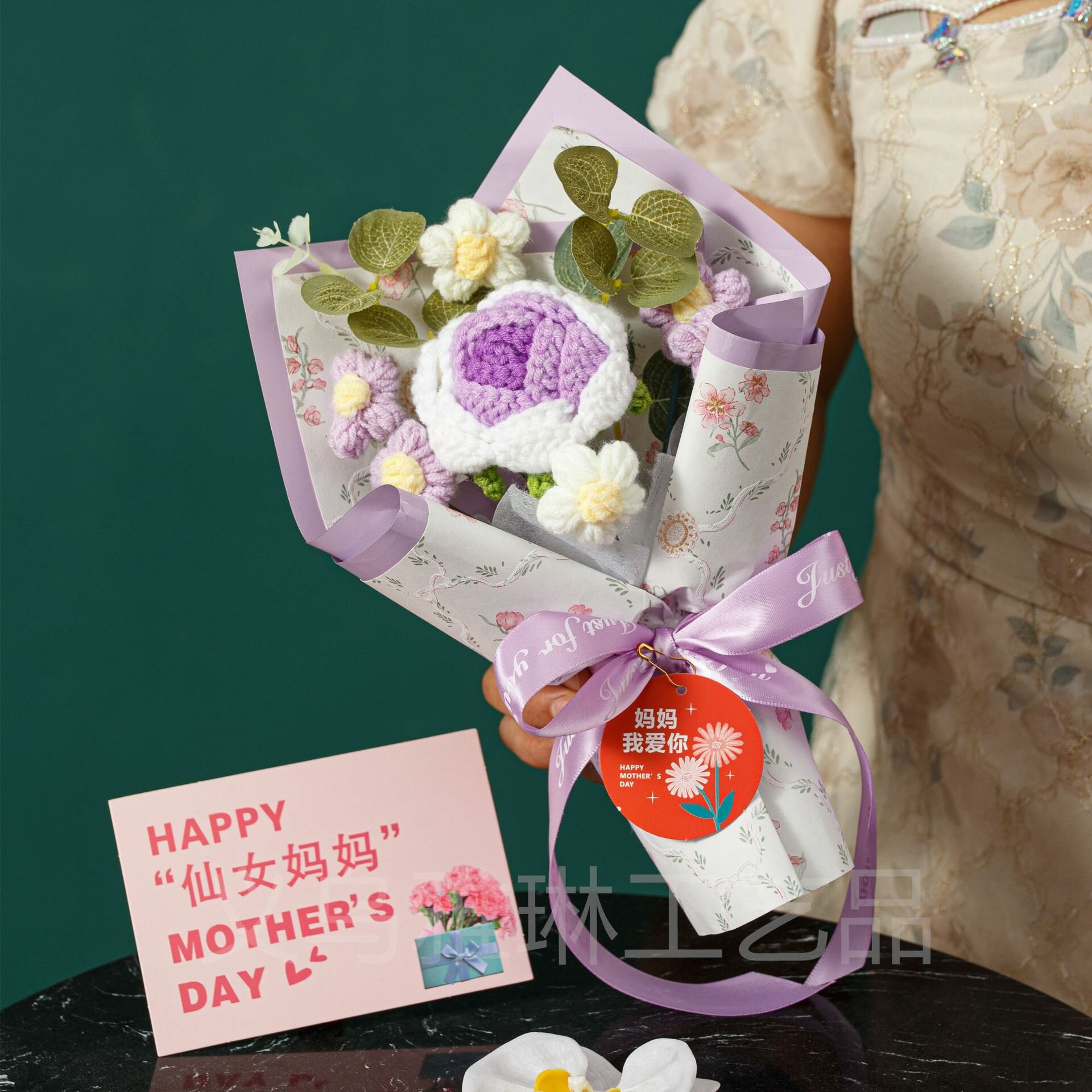 Подарите маме вязаные цветы из шерсти, розы, цветы ручной работы, искусственные цветы, ручные подарочные пакеты на День матери, праздничные сувениры, небольшие букеты.