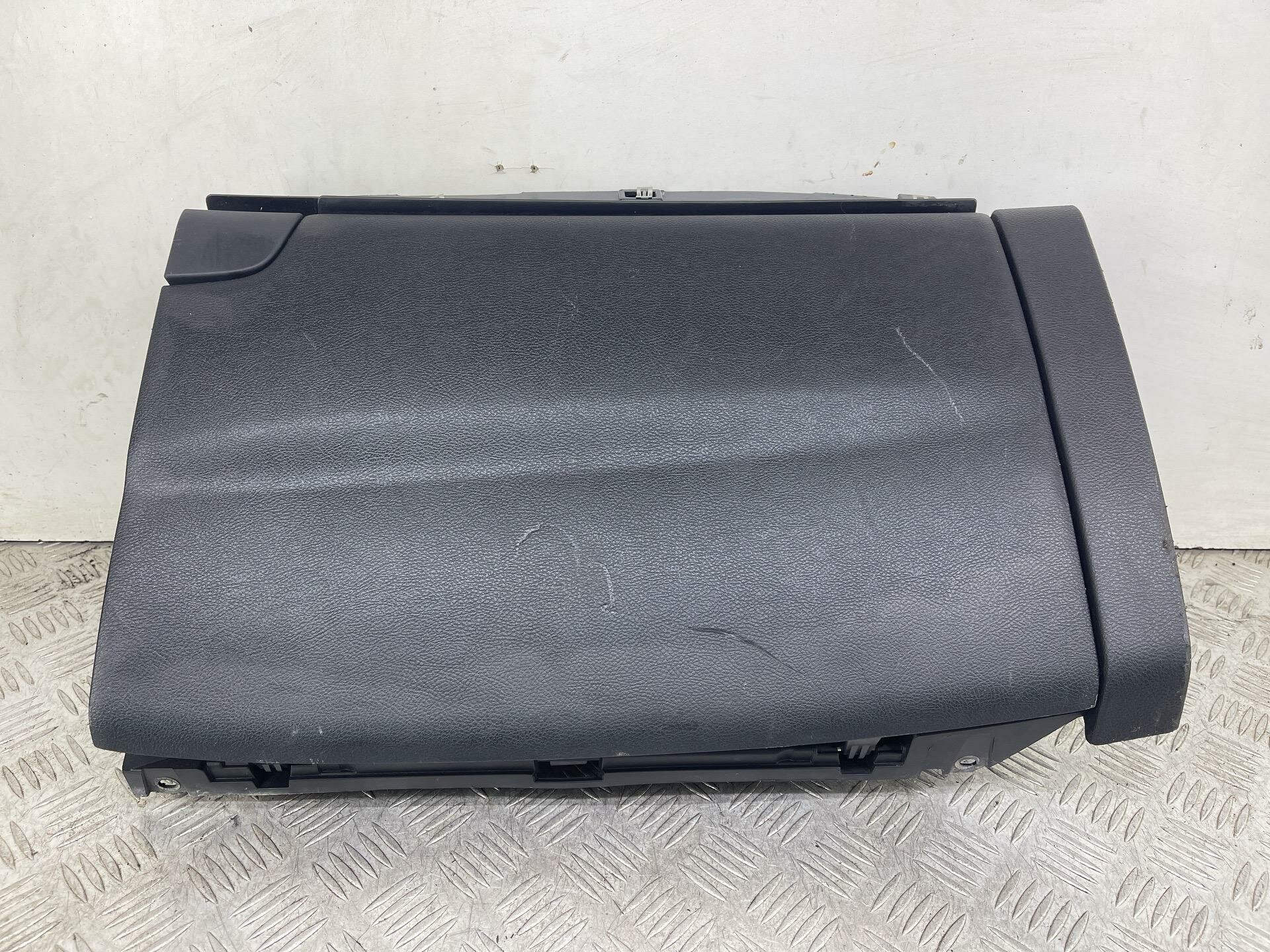 Бардачок Ford Galaxy 3 рест. 2022 IP539