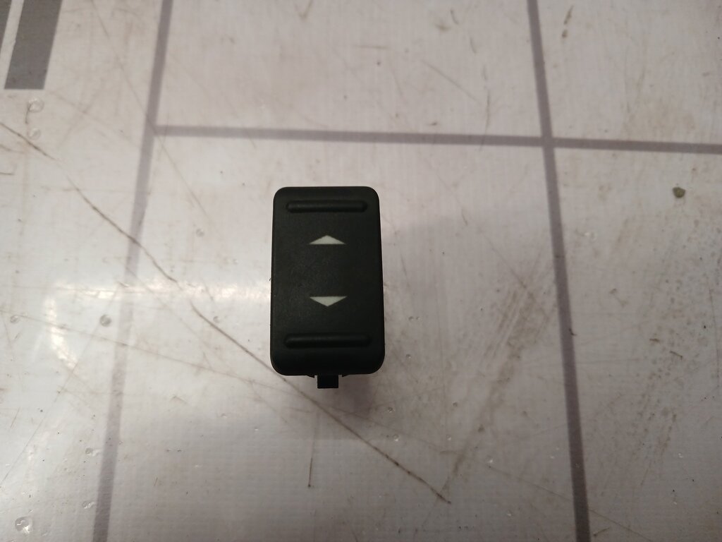 Кнопка стеклоподъемника Ford Focus 2 05-08
