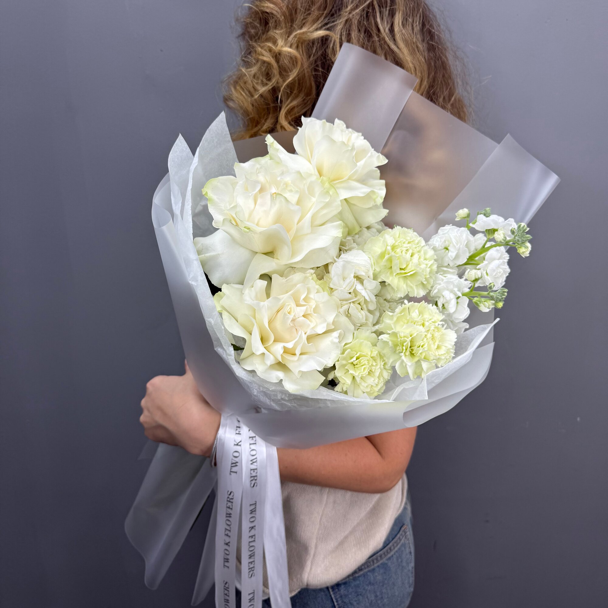 Букет с гортензией, маттиолой и ароматной розой от Two K Flowers