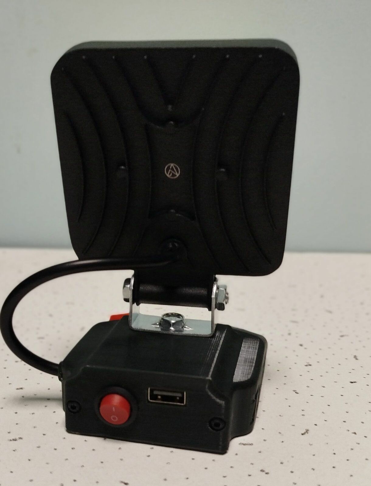 Фонарь-прожектор