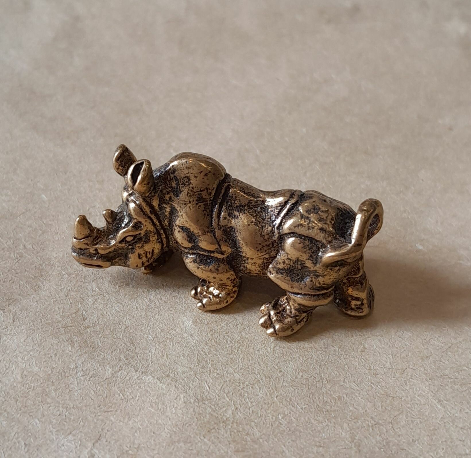 Миниатюрная статуэтка Носорог 1.8х3.5х1.3 см, 20 г, Бронзовый Носорог, латунь