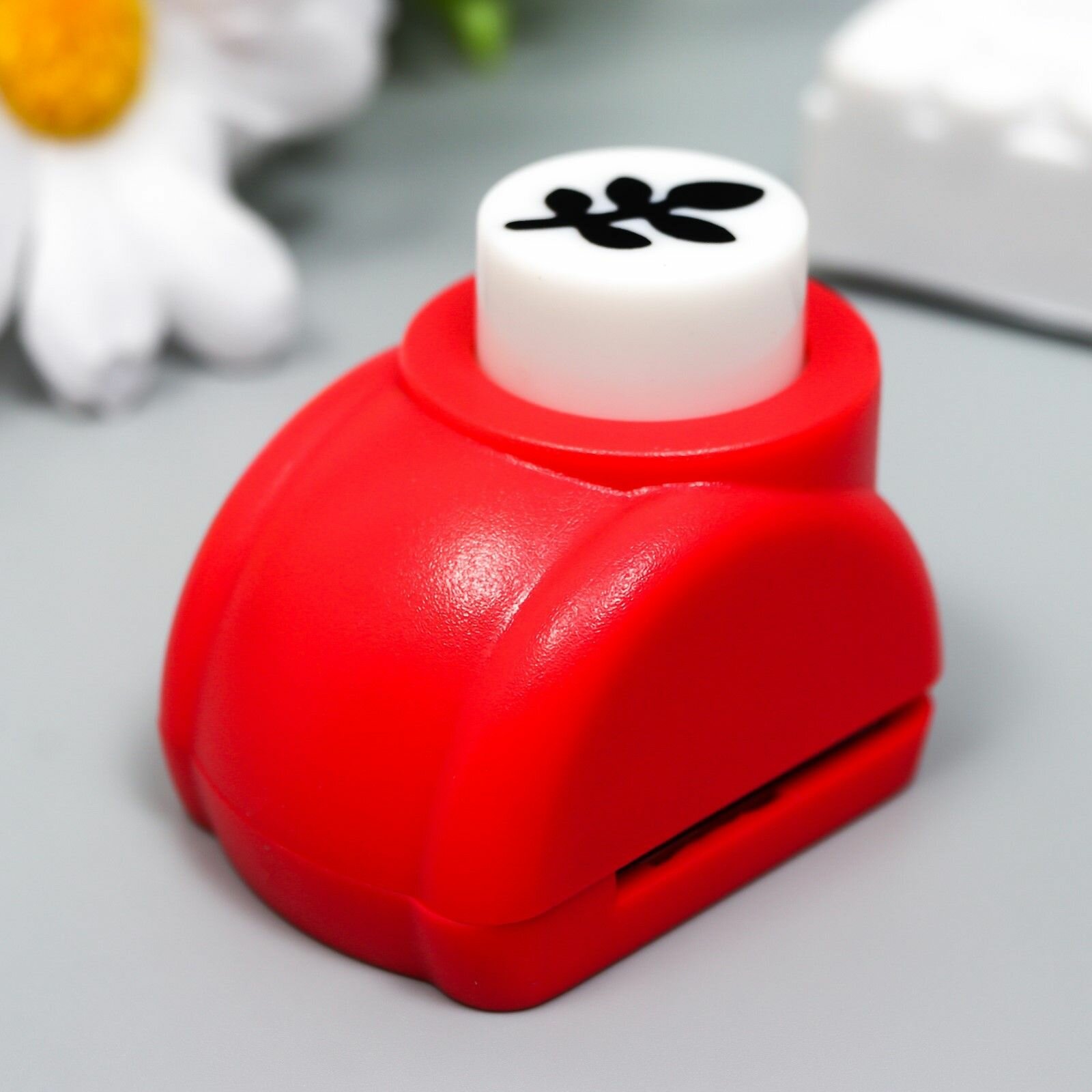 Фигурный дырокол д. 1,8 см веточка 4,5 х 3,2 х 3,7 см