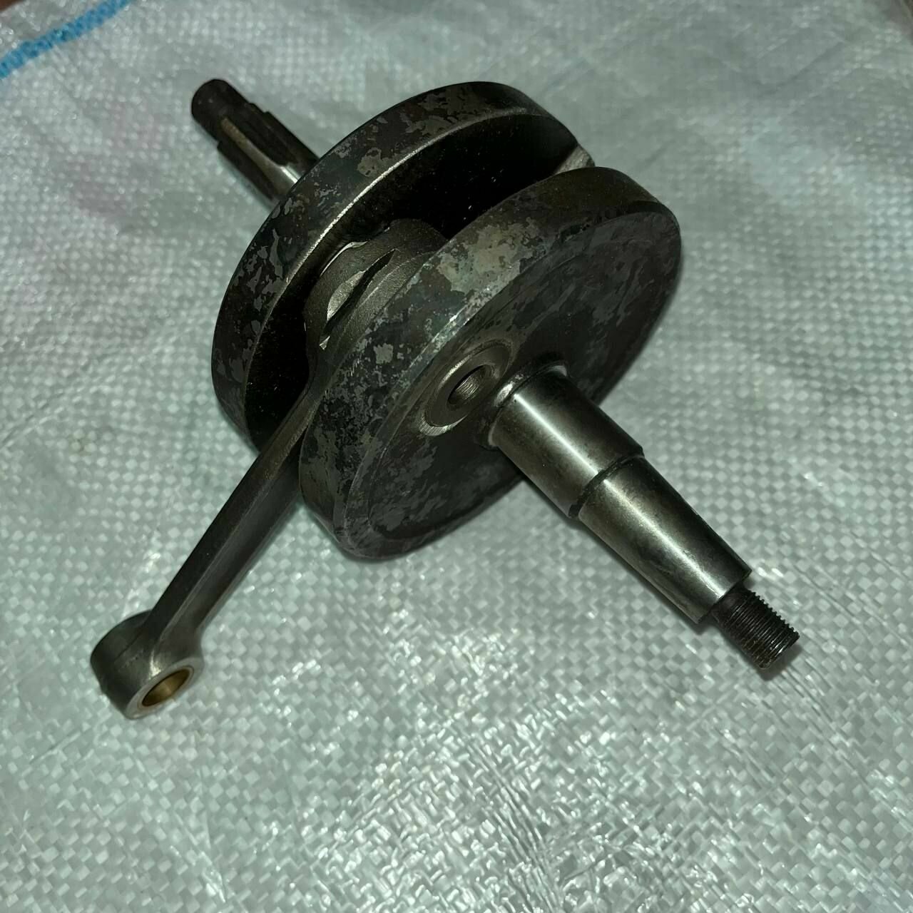 Коленвал со шлицами мотороллера Муравей (С/О, Россия)