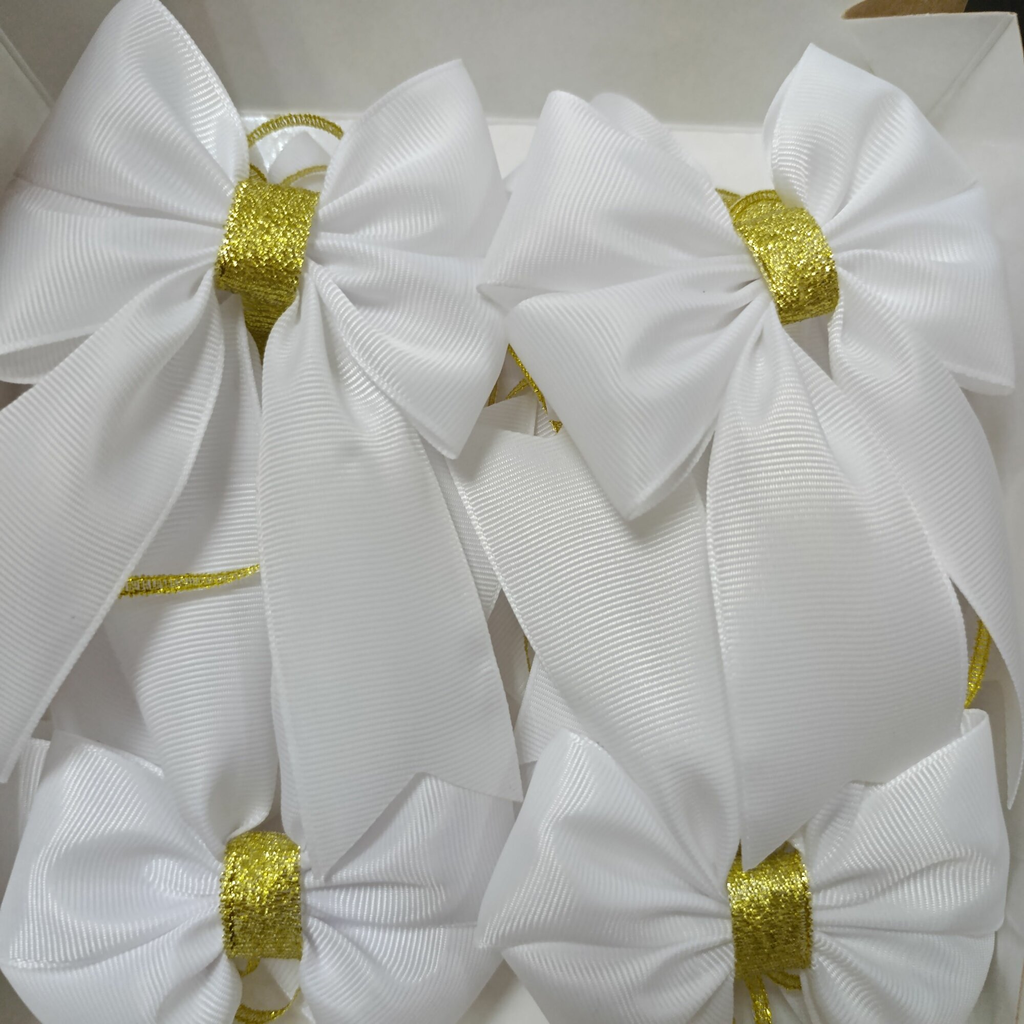 Елочное украшение, набор бантики на елку белые с золотым декором (п) 10 шт из репсовой ленты