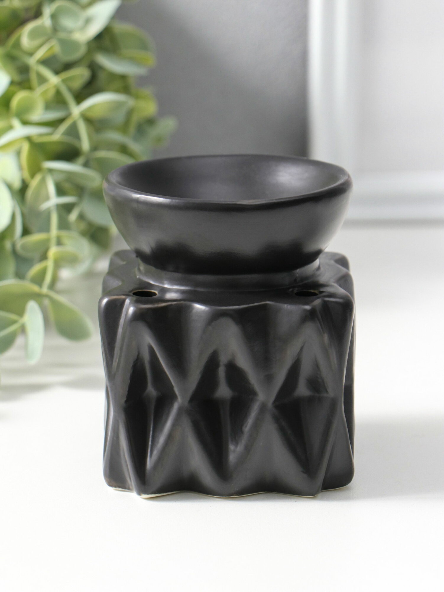 Аромалампа для эфирных масел "Грани. Куб", чёрные, 8x8x9.5 см
