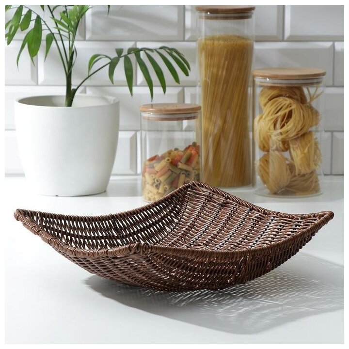 Корзинка для фруктов и хлеба Доляна «Огайо», 31×31×8.5 см, квадратная, пластик, плетёная, коричневая