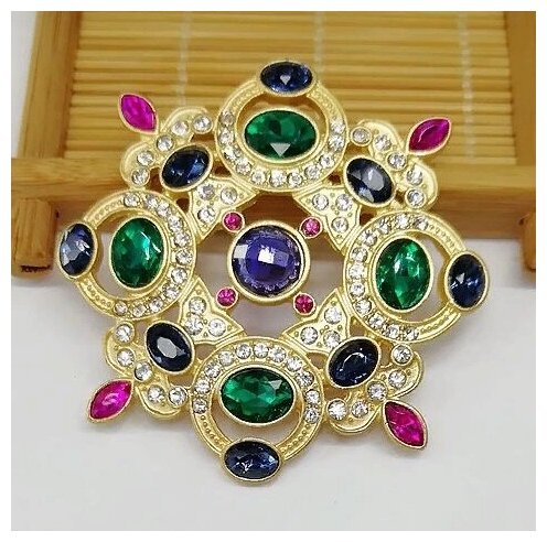 Брошь, стразы