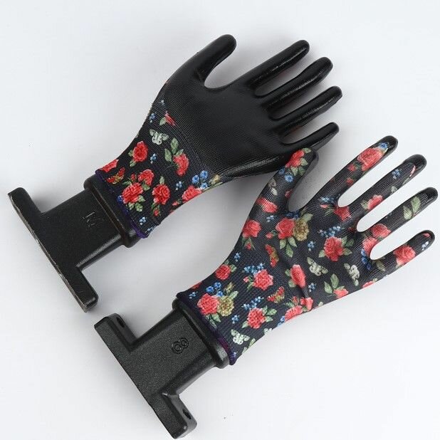 Перчатки для сада в цветочек