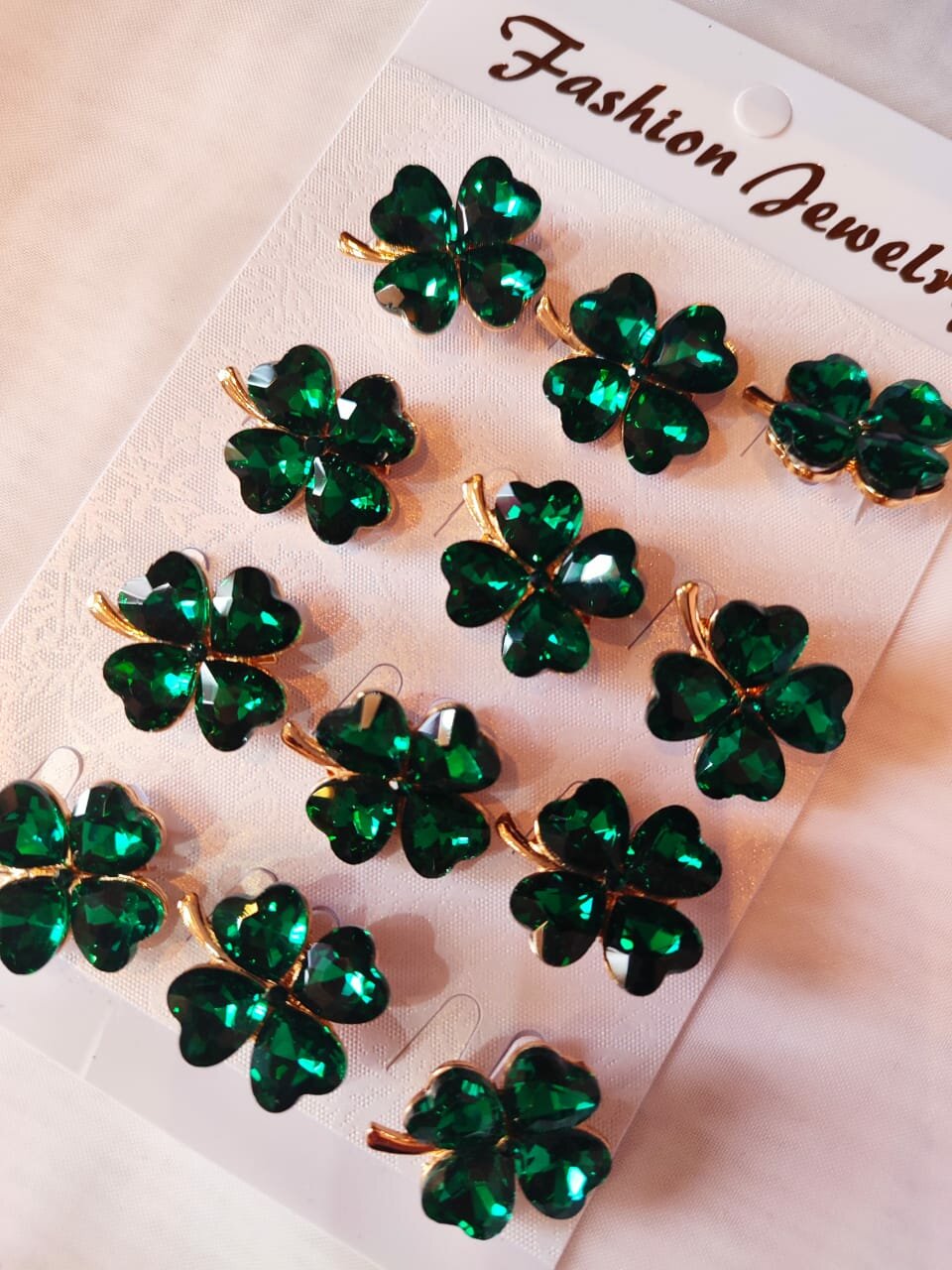 Брошь, стразы