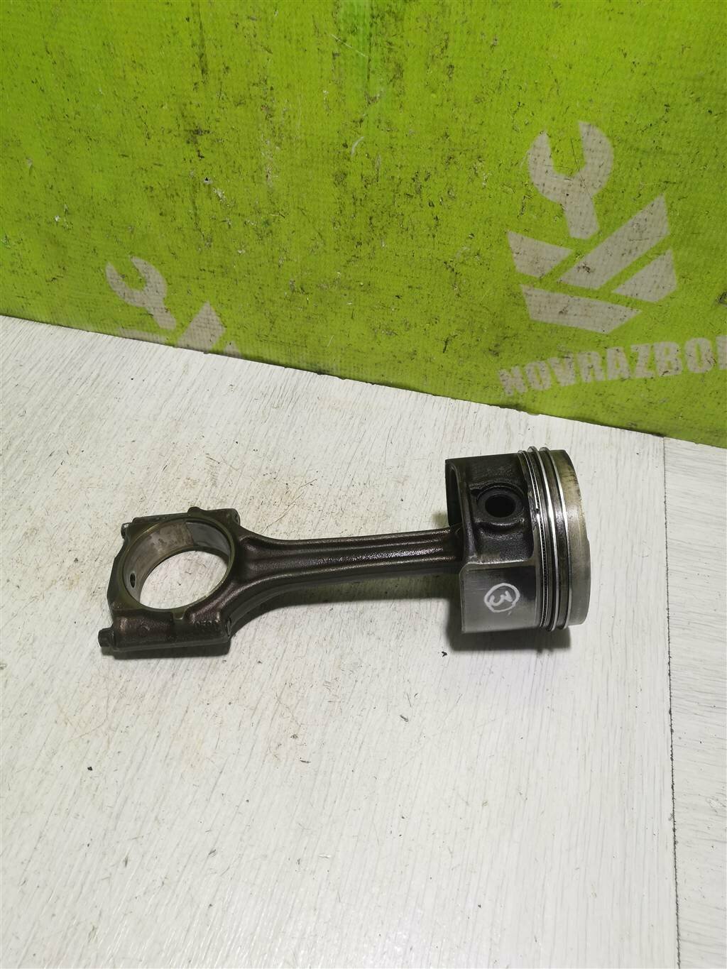 Поршень с шатуном VW Golf 4 Bora 97-05