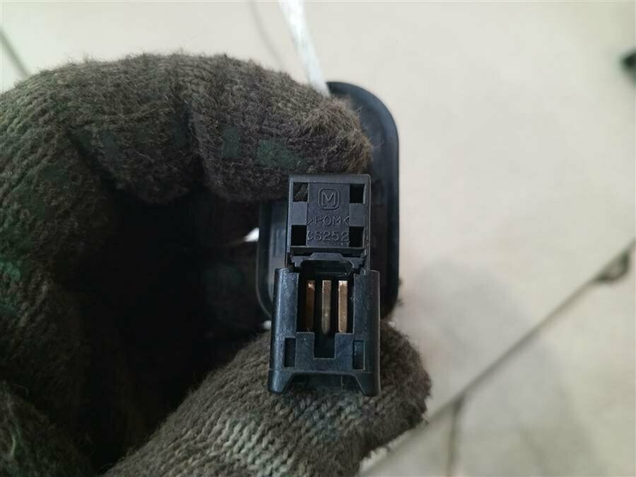 Концевик двери от Mitsubishi Lancer 9 CS 2000-2008