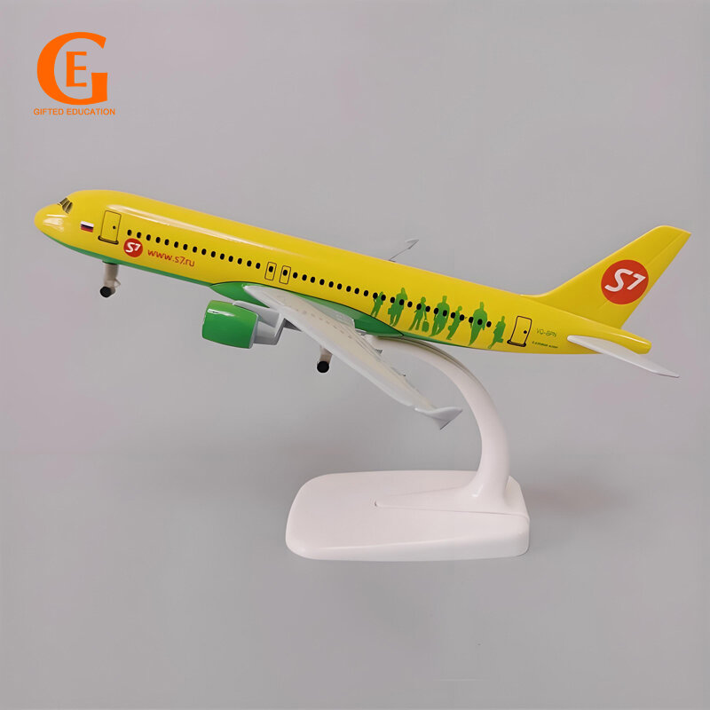 Металлическая модель самолета S7 Airlines, Аэробус A320 с шасси и колесами, масштаб 1/300 на подставке для коллекции и декора