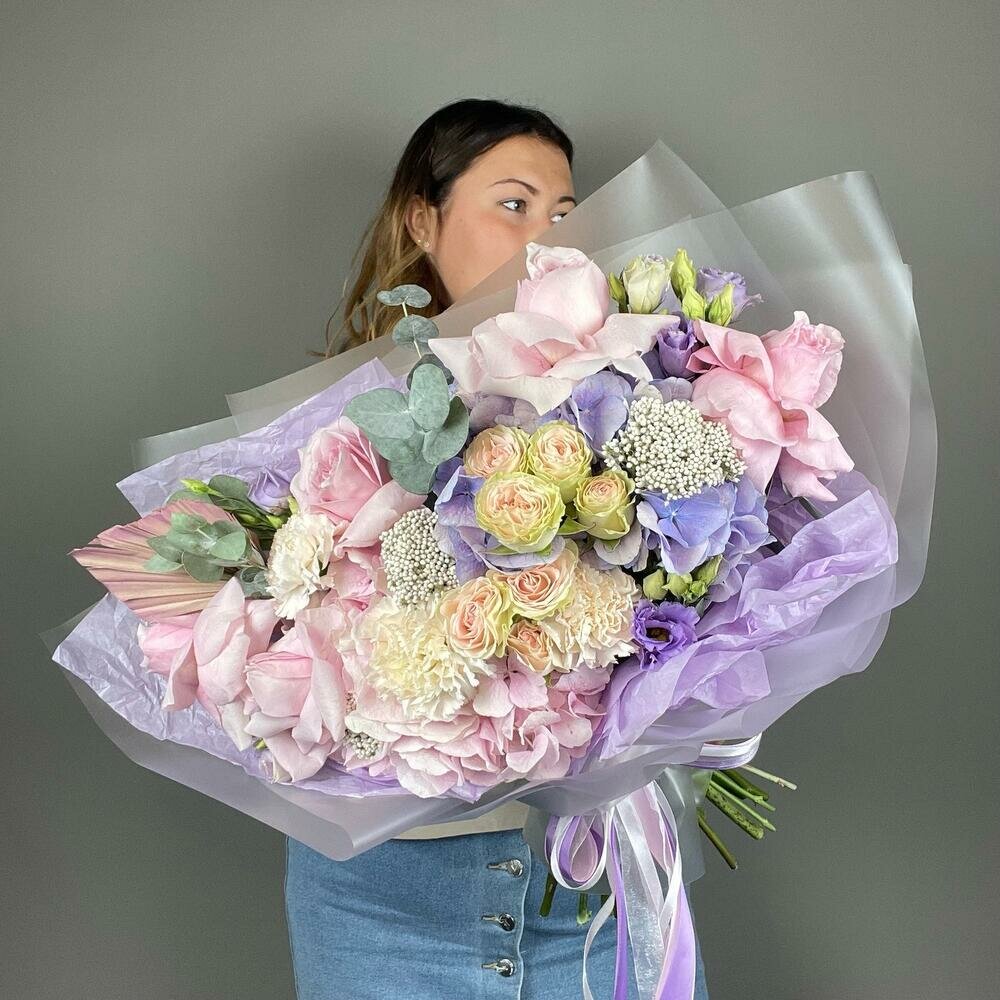 Сборный букет Madam Polina "Amsterdam", гортензии, розы, лизиантусы, диантусы, 50см