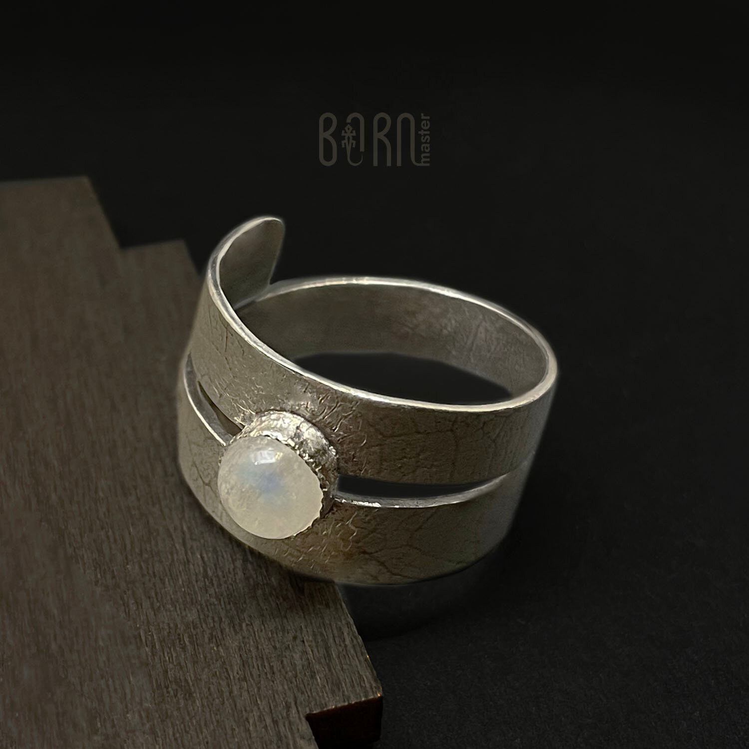Перстень, серебро, 925 проба, чернение, лунный камень