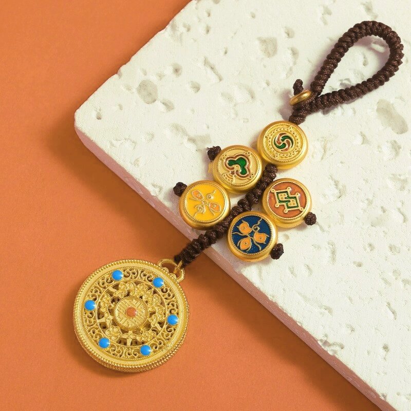 Желтый кулон с пятью богами удачи для сумок и авто - удачный аксессуар для салона