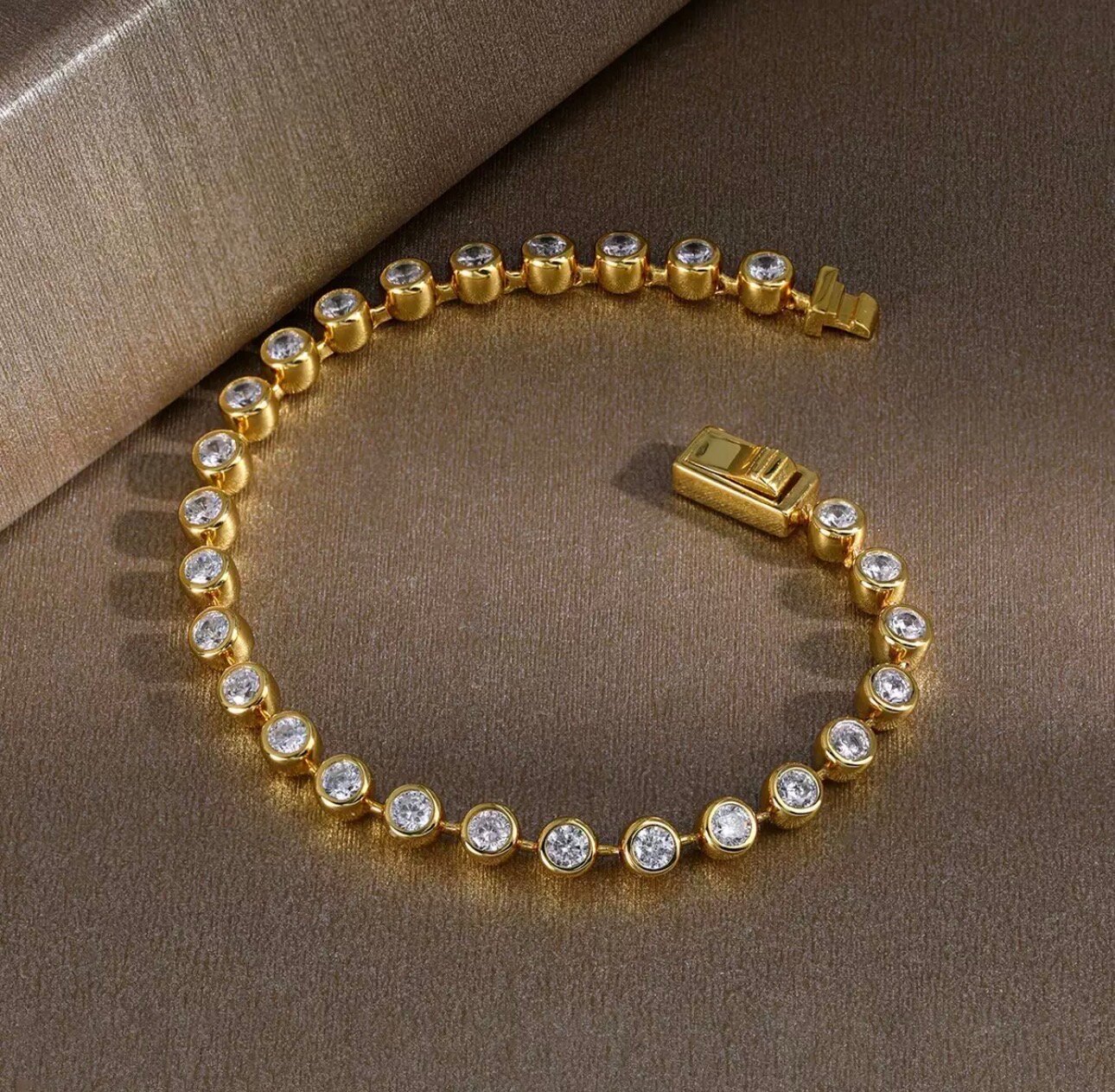 Жесткий браслет, циркон синтетический, циркон, Swarovski Zirconia