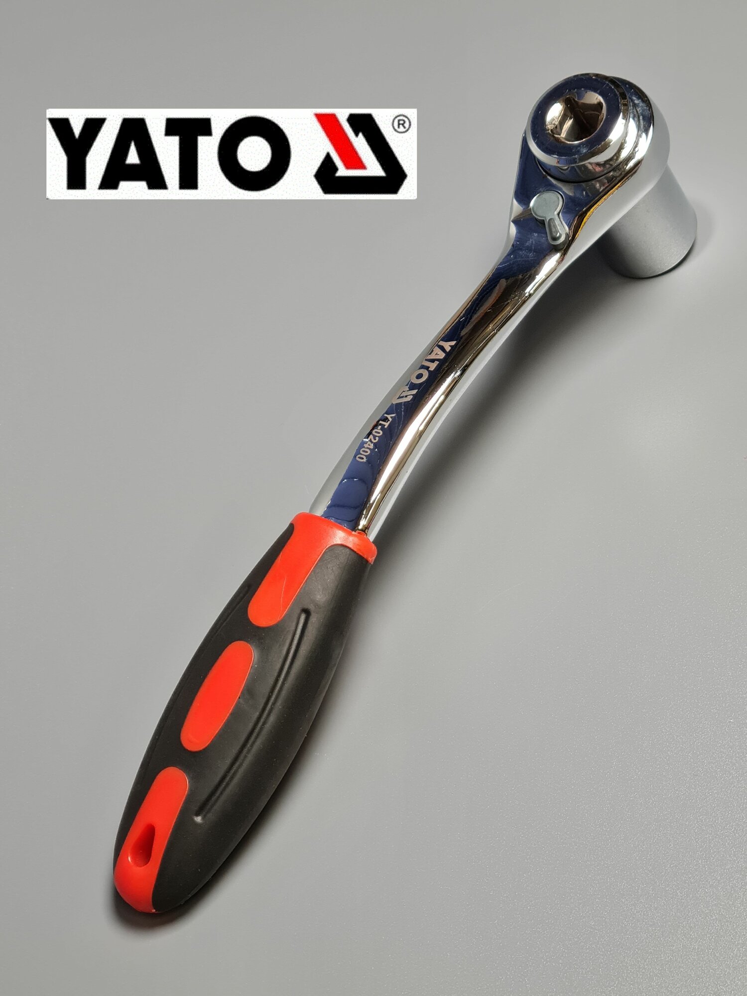 Универсальный торцевой ключ с трещоткой 8-19 мм YATO YT-02400