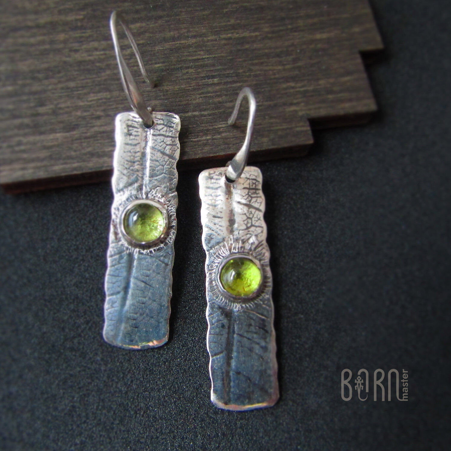 Серьги с подвесками, серебро, 925 проба, чернение, хризолит