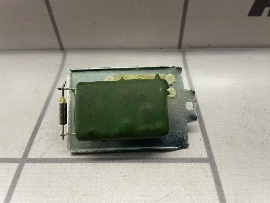 Резистор отопителя Audi 80 90 B3 86-91