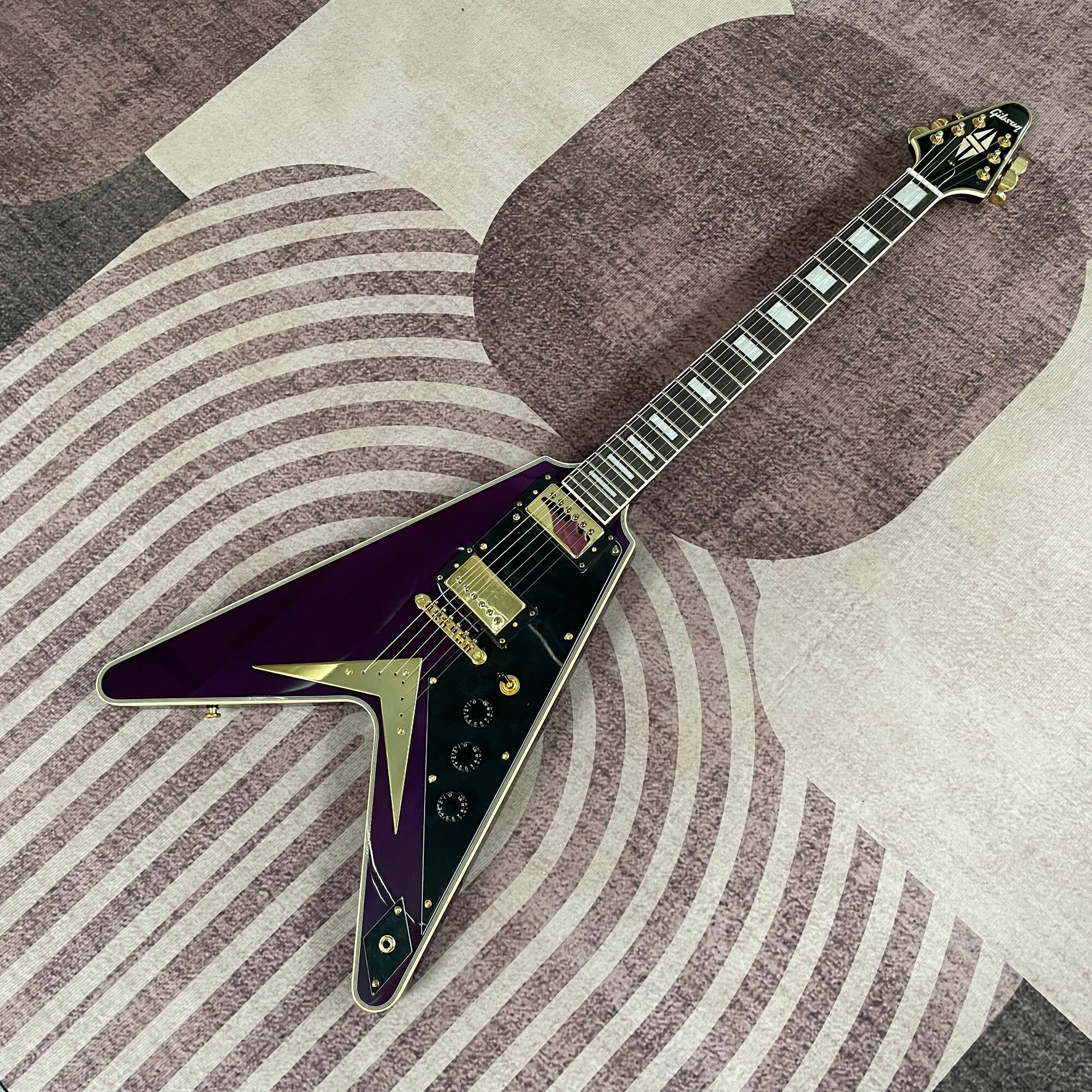 Электрогитара Flying V 6-струнная, корпус Махагони