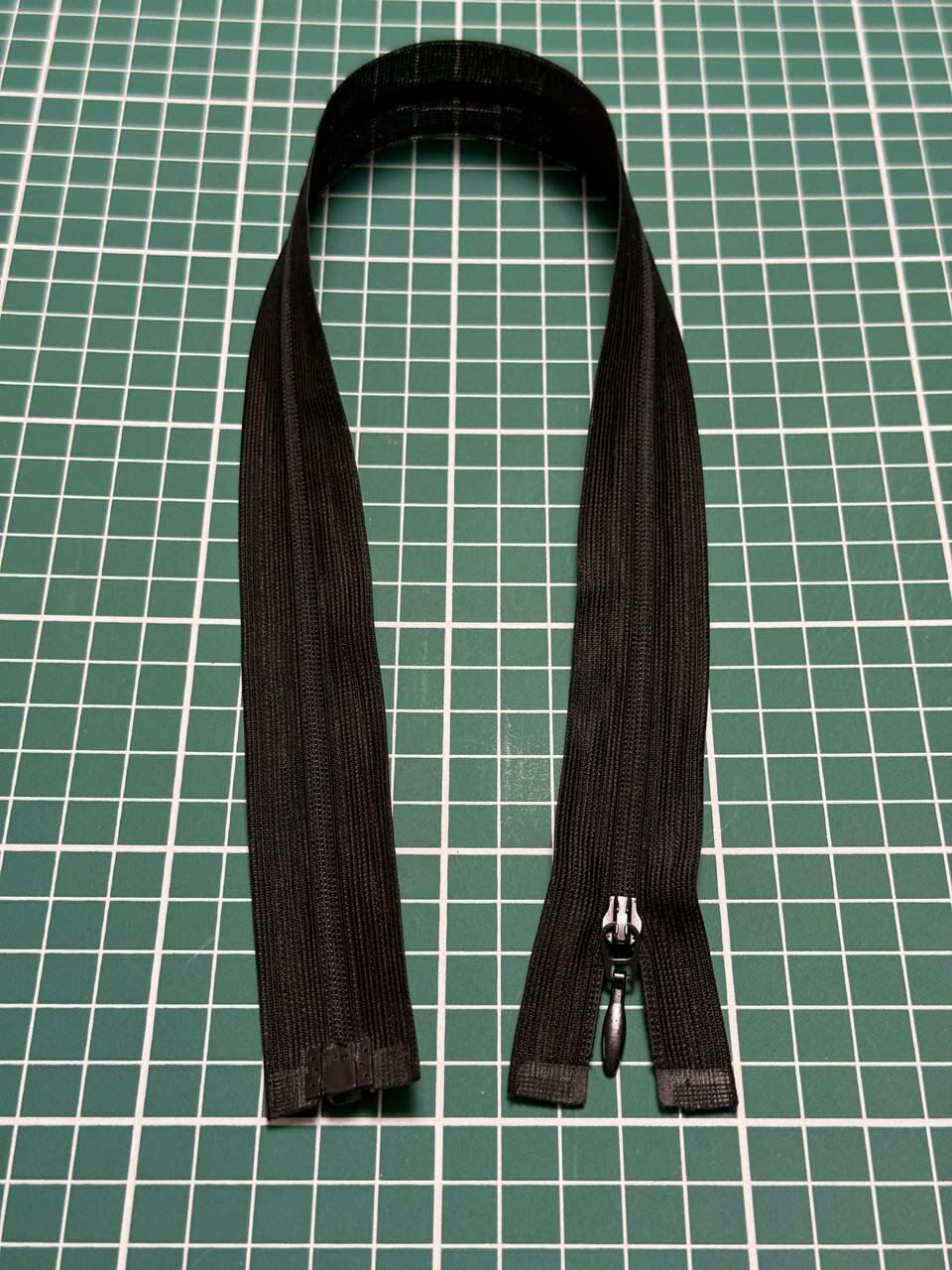 Молния Потайная , замок автомат, цвет черный, 35 см, цена за 1 штуку.