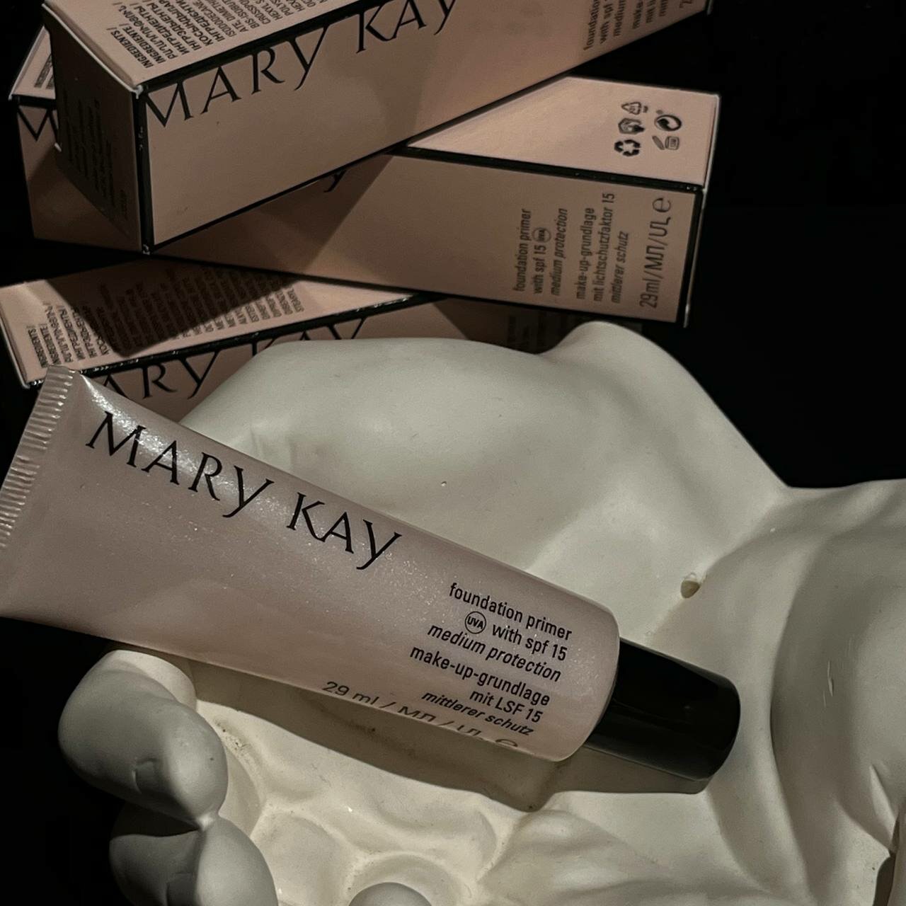 Выравнивающая основа под макияж с SPF 15 Mary Kay