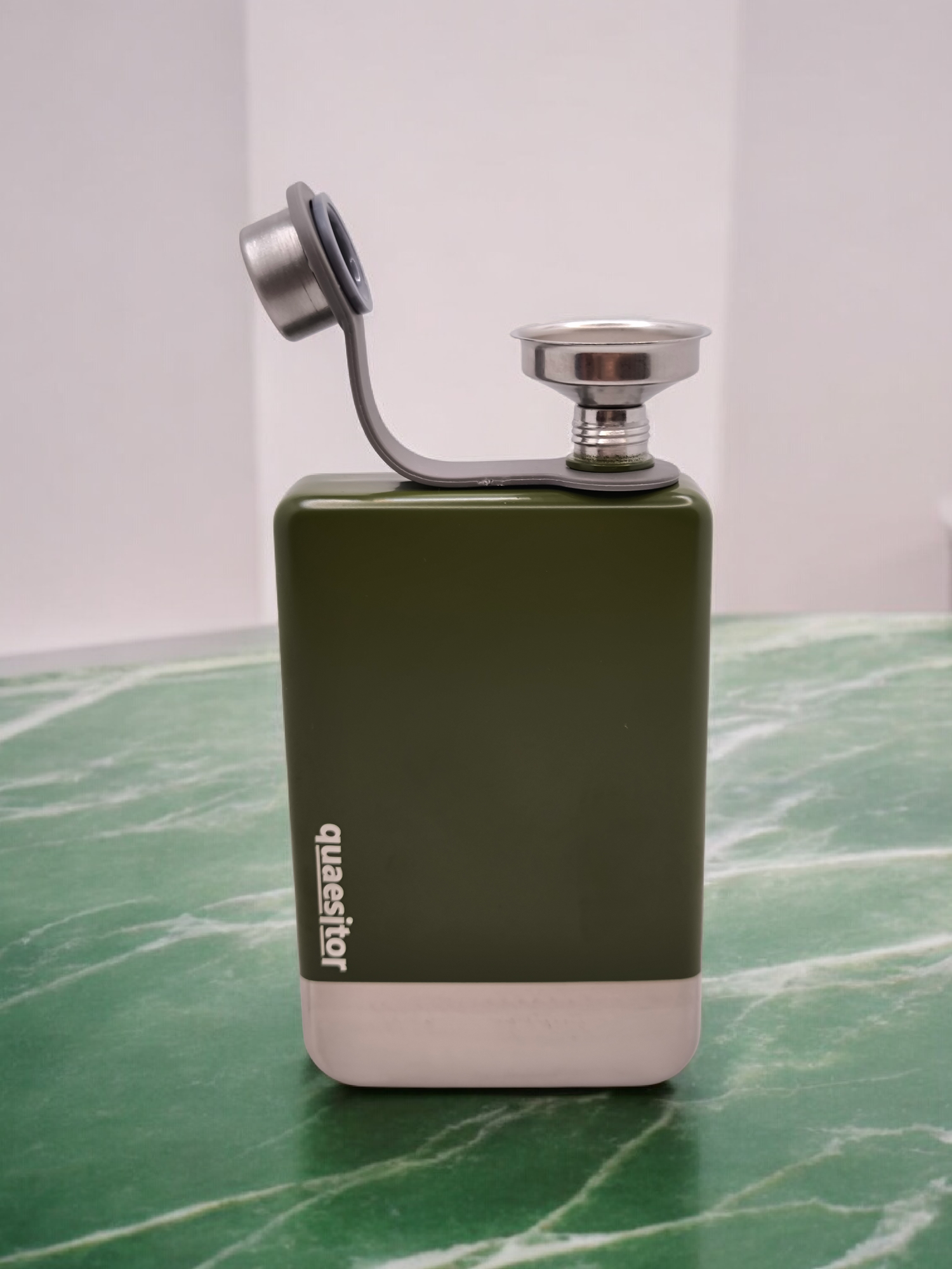 Фляжка для алкоголя и воды, 250 мл. Бутылка туристическая, спортивная . Воронка в комплекте.