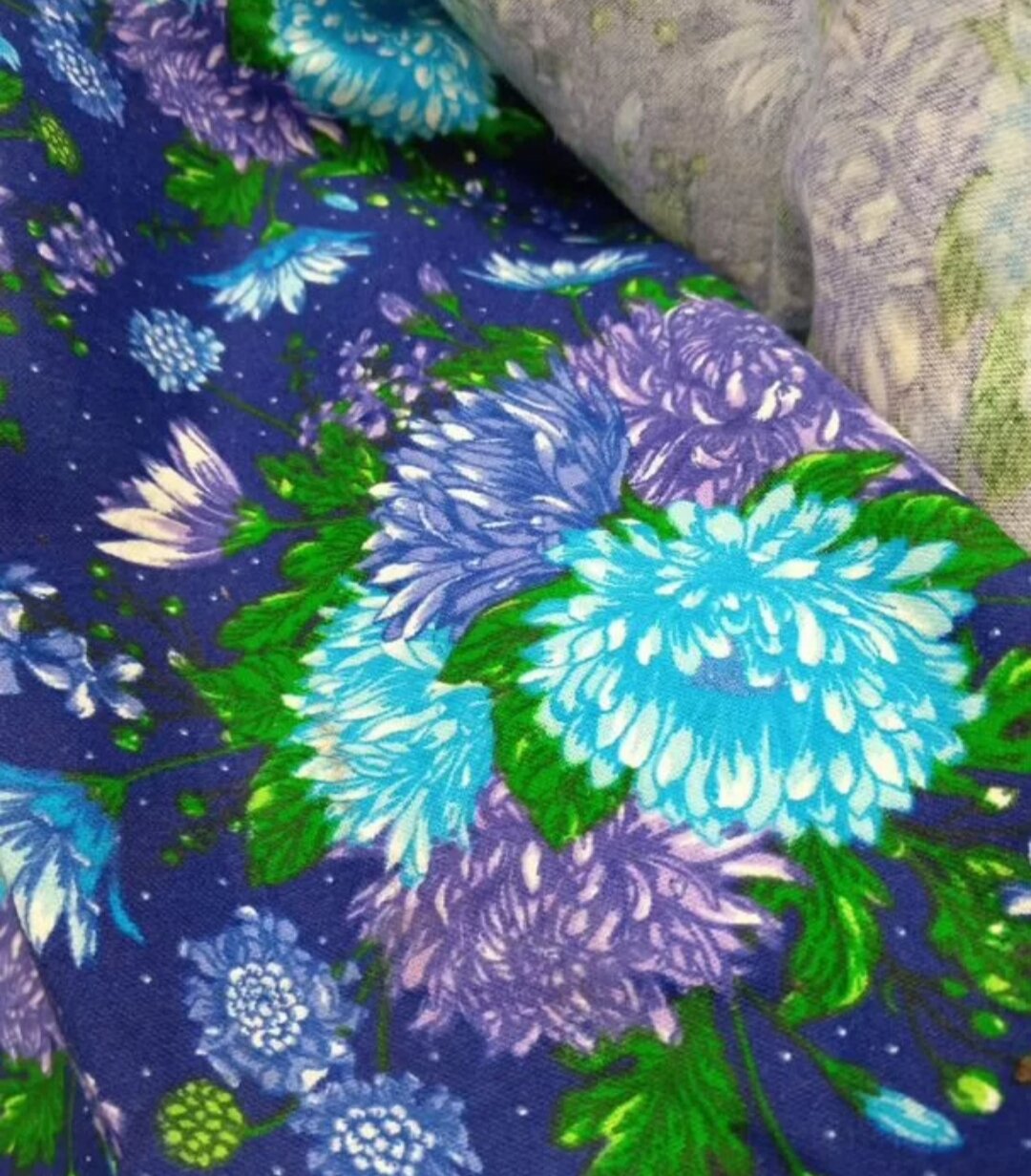 Фланель "Астры" на синем фоне, 100 % хлопок, гипоаллергенная