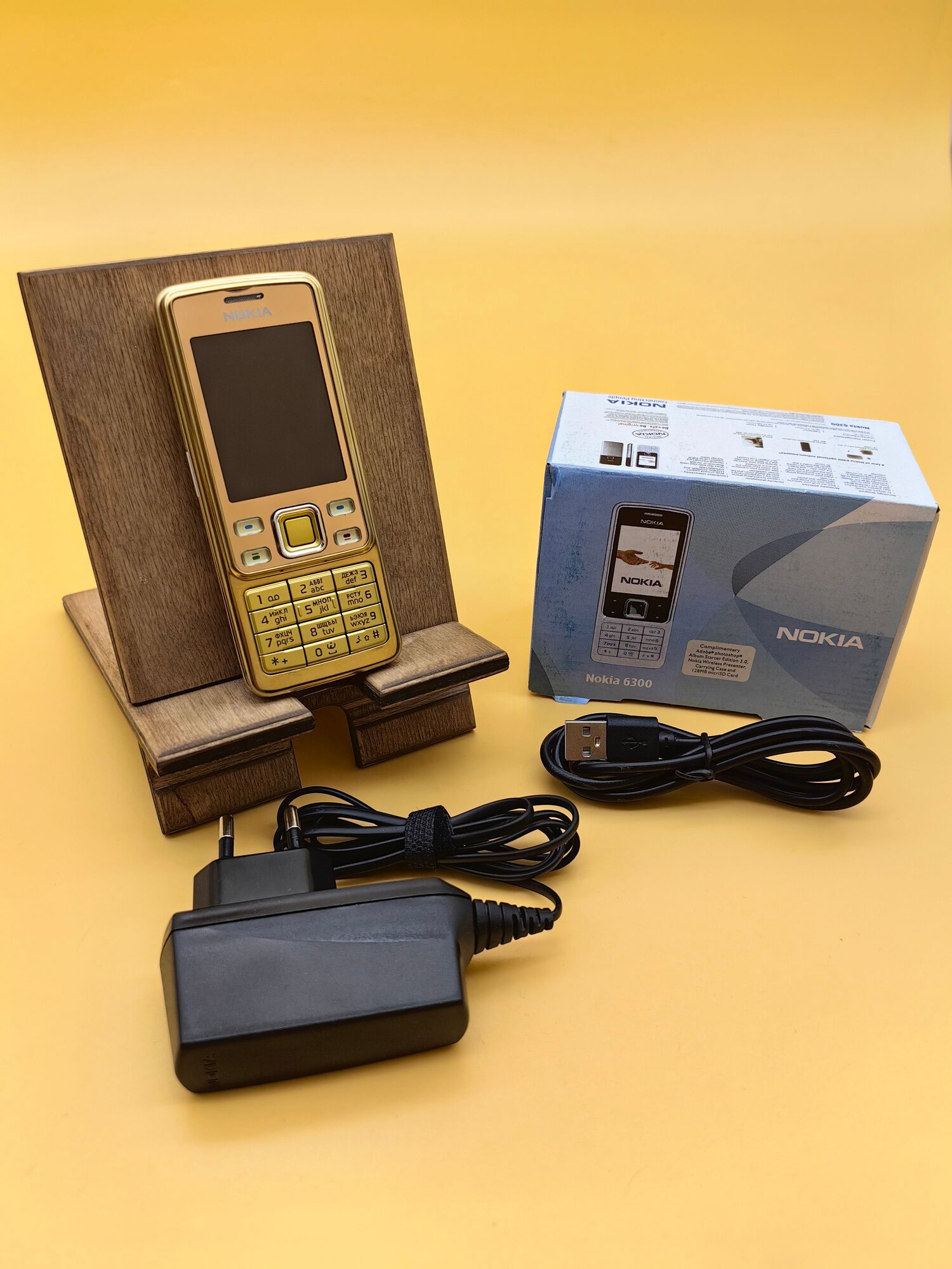 Мобильный раритетный кнопочный телефон Nokia 6300, Золотистый