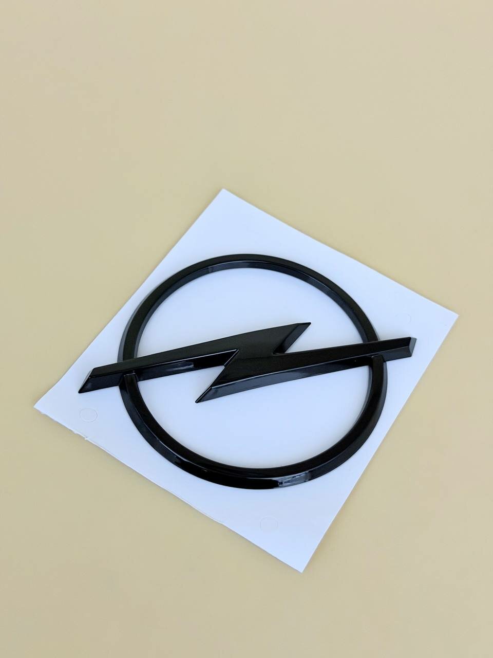 Эмблема значок на Опель Астра 83мм Black