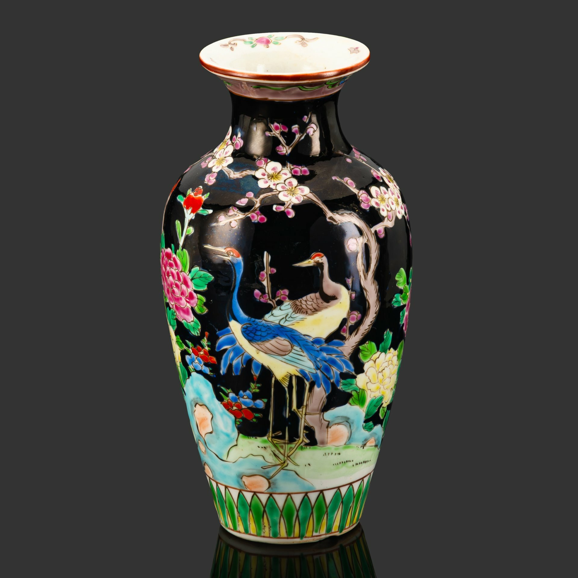 Ваза в стиле шинуазри "цветы и птицы" с изображением журавлей