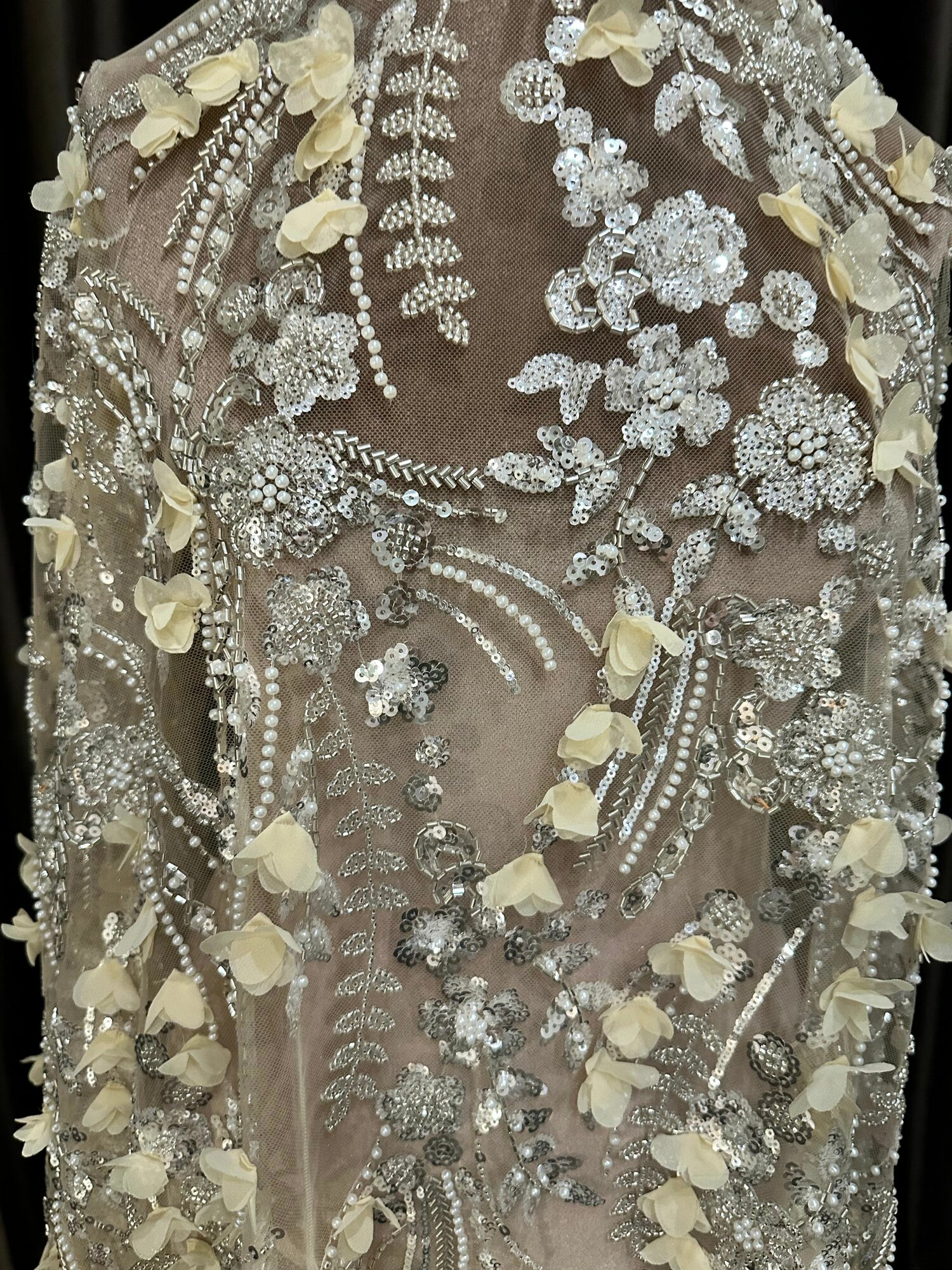 Отрез нарядной ткани с бисером, бусинами, цветами, 120 см х 100 см