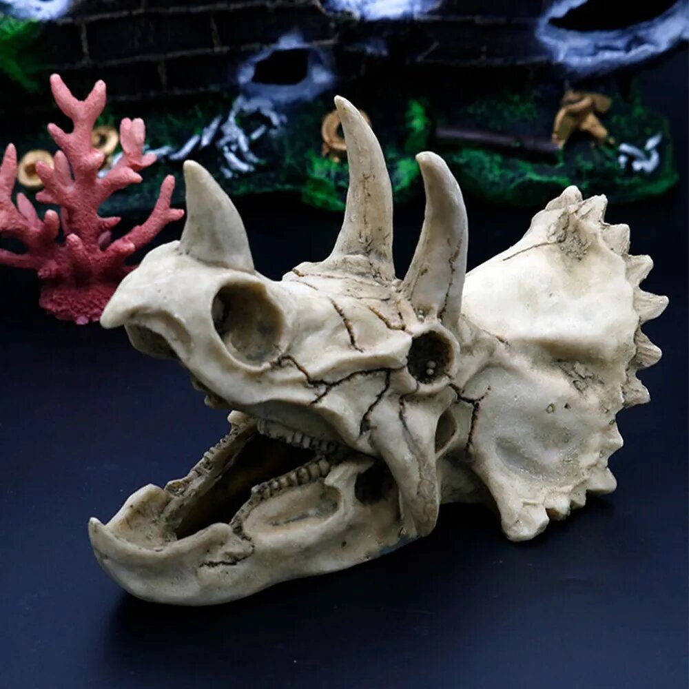 Бежевый декоративный череп треугольного динозавра из смолы для оформления аквариума