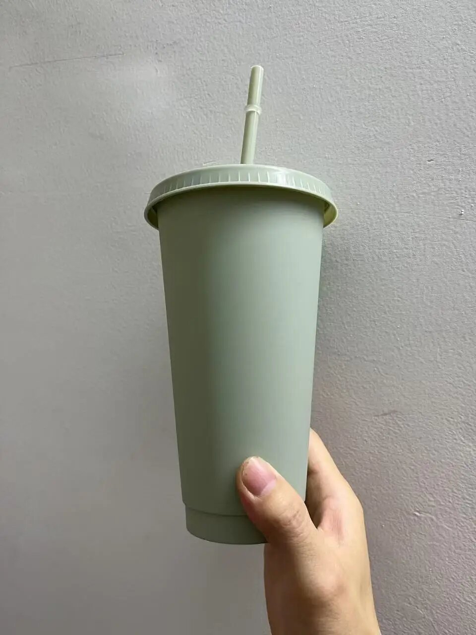 Однотонные пластиковые кружки 700 мл, 710 мл 42