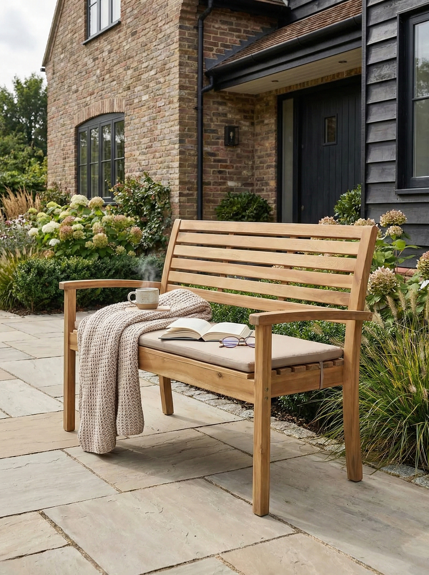 Диван двухместный из акации с подушкой Гринвилл Бенч (Greenville Bench)