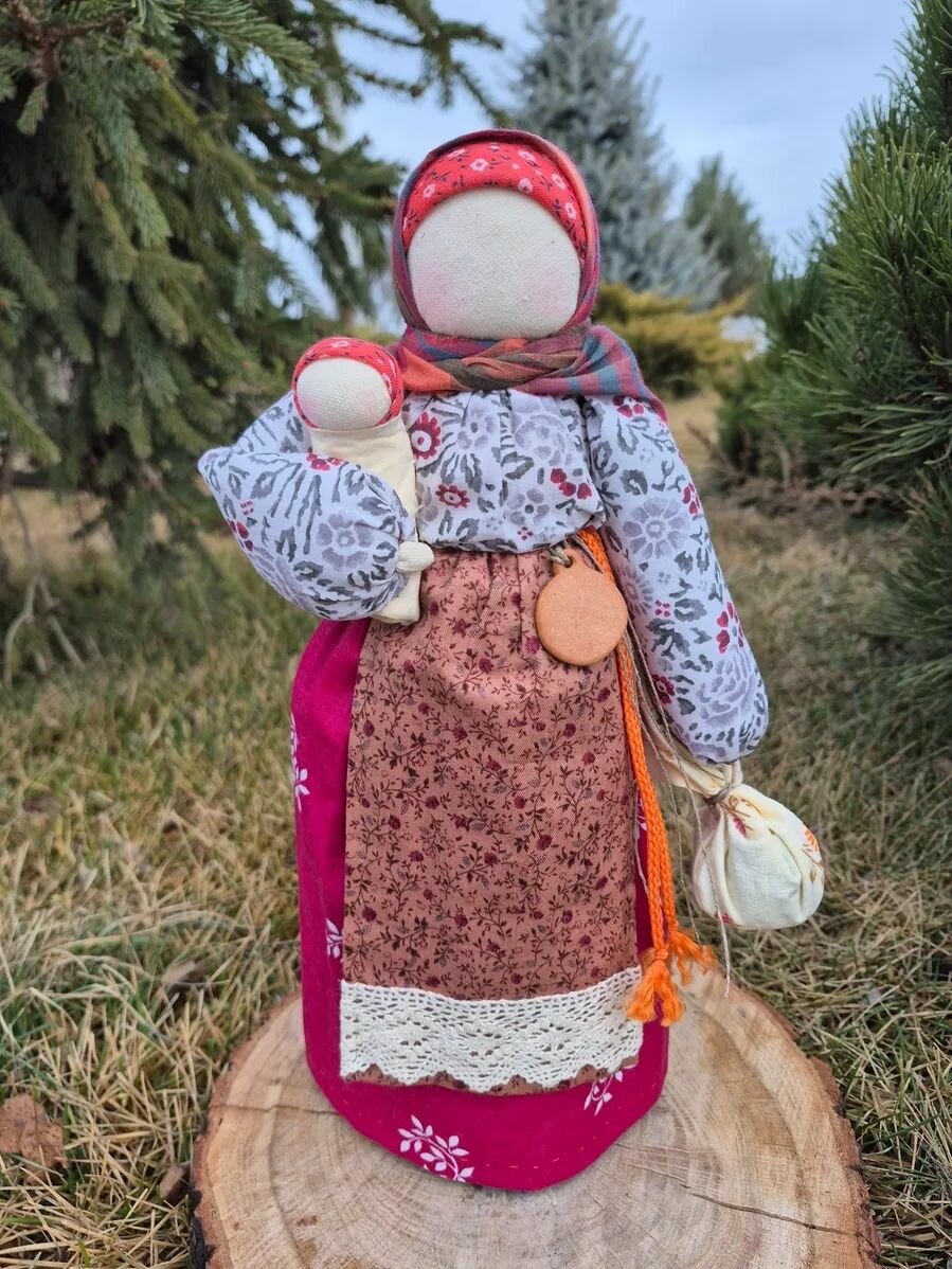 Кукла-оберег "Мамушка", ручная работа, текстиль, красная, 30см