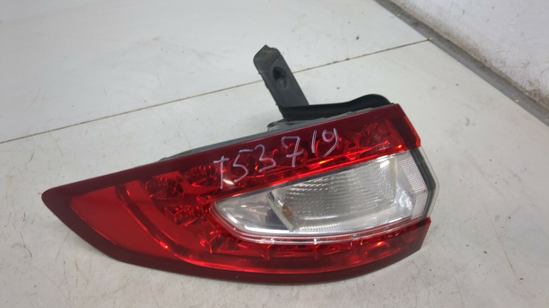 Фонарь (задний) левый Ford Mondeo 5 Б/У