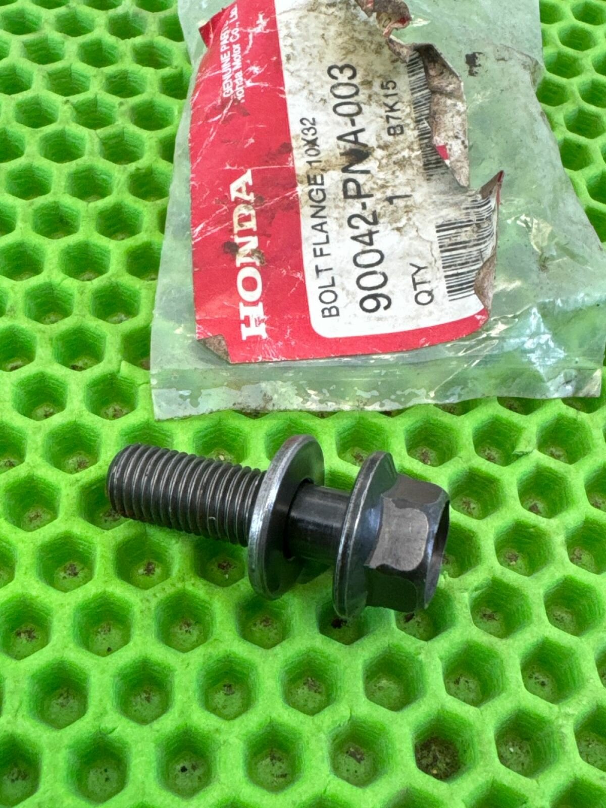 Болт шестерни распредвала Honda 90042PNA003