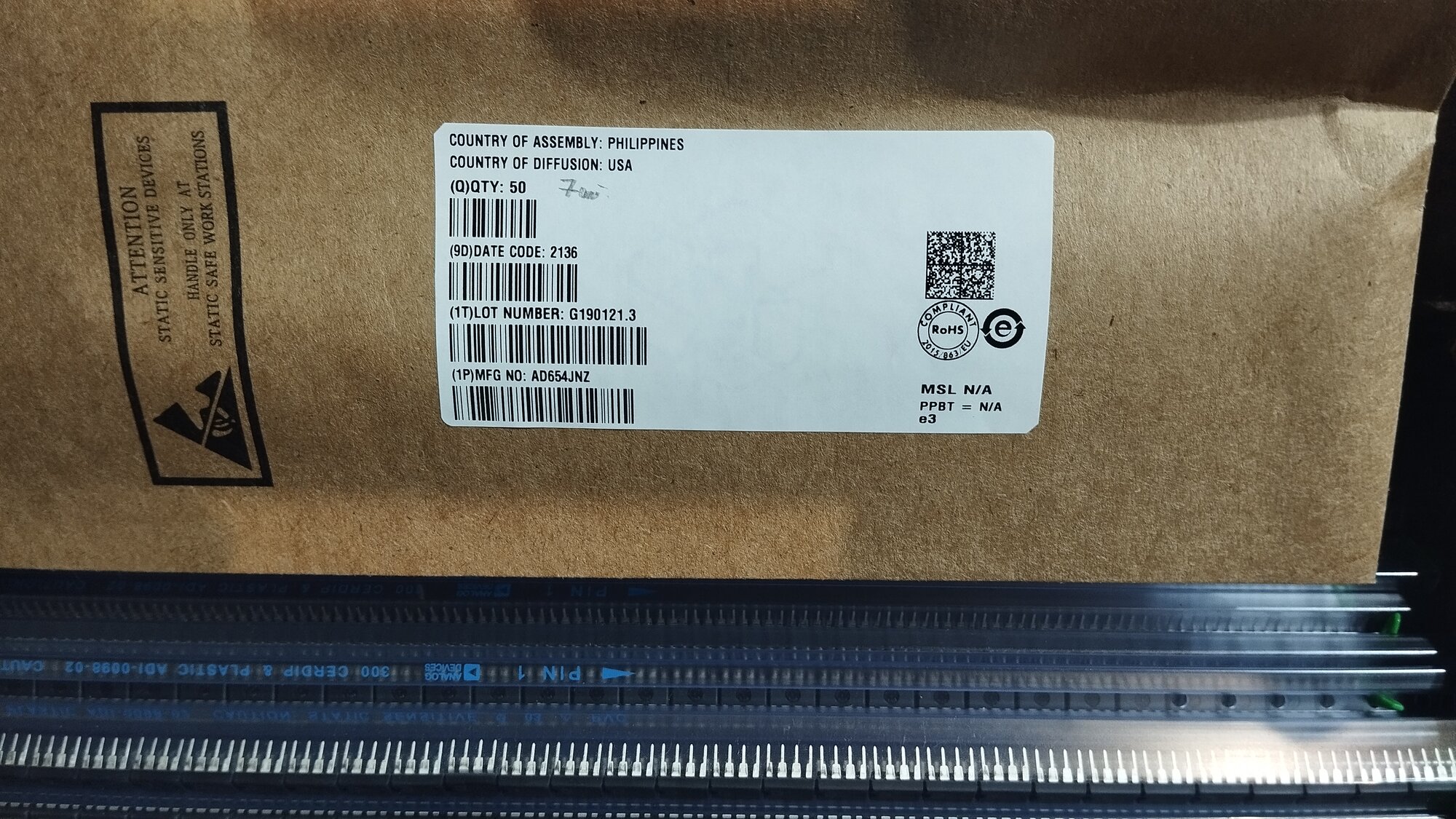 Интегральная микросхема преобразователя напряжения в частоту производства Analog Devices , арт AD654JNZ, 1 шт